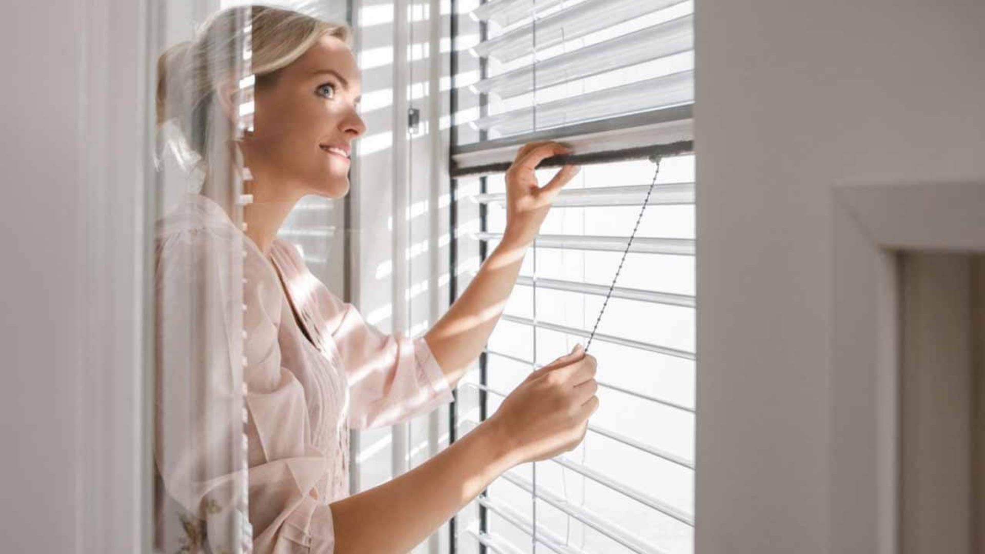 What are the advantages of a Roller Fly Screen for Windows?-Fly Mesh ...